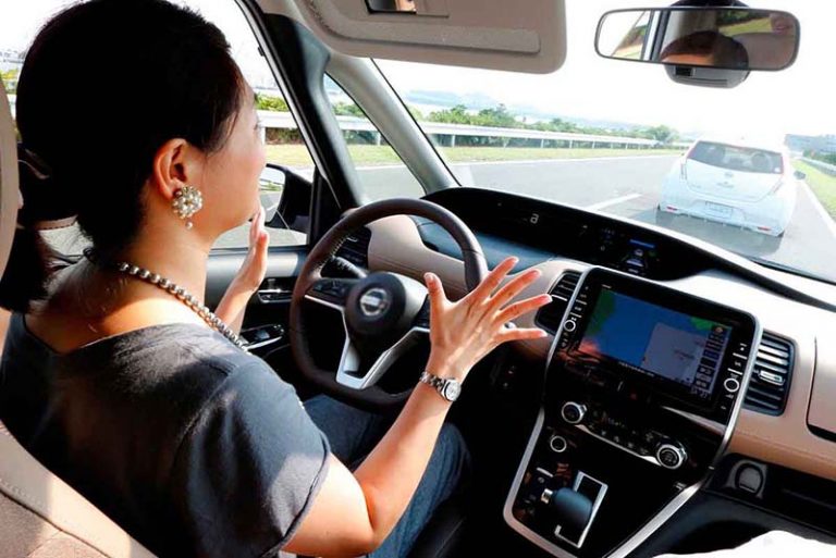 Autos inteligentes marcan tendencia en seguridad → TransMedia