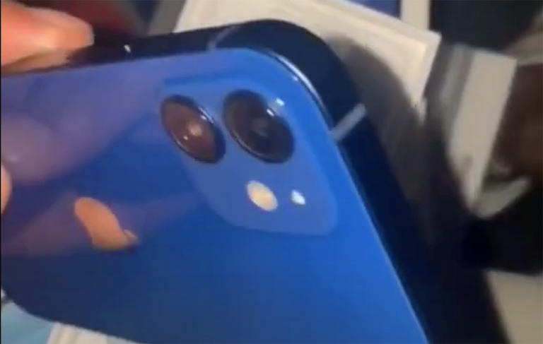 Primeros videos muestran unboxing del iPhone 12 en color azul → TransMedia